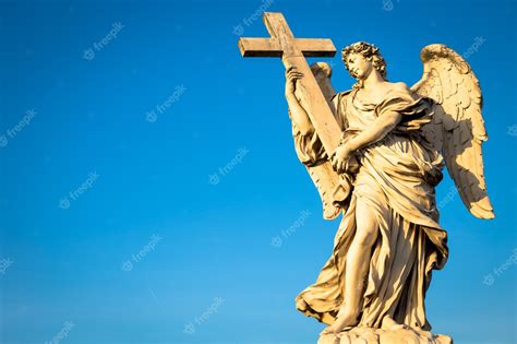 Roma Estatua De Un ángel En El Puente Frente Al Castel Santangelo
