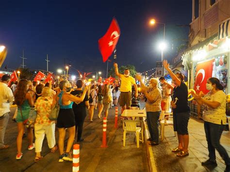 Ayvalık ta hem karada hem denizde Ağustos coşkusu