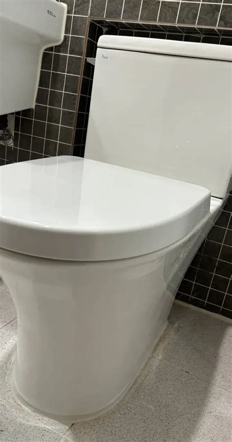 상세한설명과 깔끔한작업 너무 만족합니다 타일도같이 하시니 마무리까지 최고세요~~주말작업수고하셨습니더~ 숨고 숨은고수