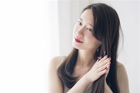 梅雨時期の髪のうねり、広がりに負けない！プロが教えるヘアテクニック｜beauty Journey（美容の情報）｜資生堂