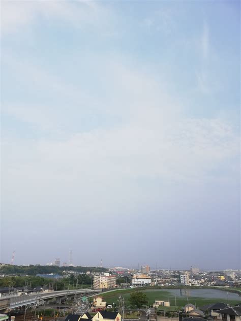 ろくいち カロゼロ同盟会長 on Twitter おはようございます薄曇りの空から鈍い夏の朝日の輝きが漏れています風も緩く温く身体