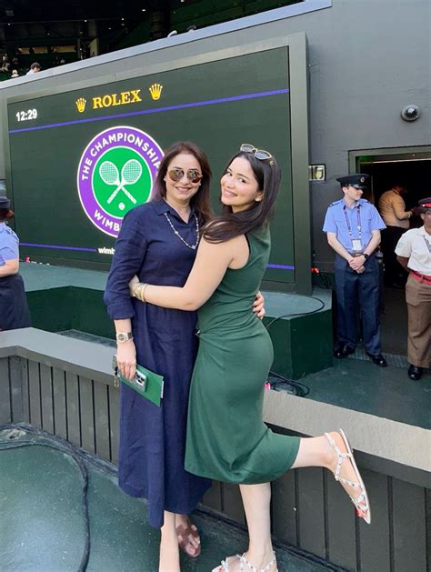 Sara Tendulkars Feet