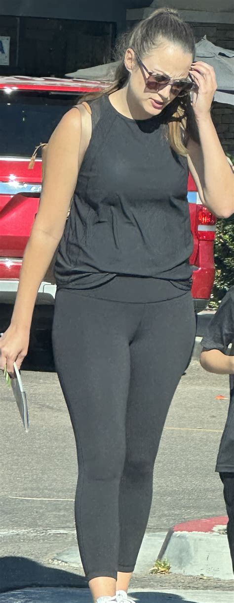 Gorgeous Fit Milf With A Great Ass In Leggings Spandex Leggings