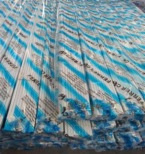 Canaleta De Pvc Cadhesivo 25x25x2000 Mm 16 Unid Ferrercop