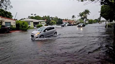 Inundaciones Severas Y Retrasos Aéreos Por Fuertes Lluvias En Miami