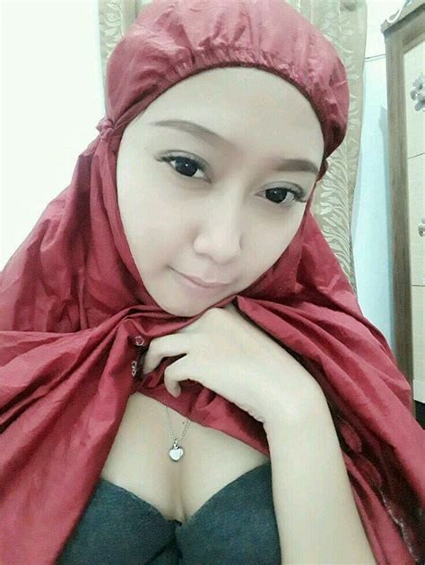 Wanita Tidak Memakai Baju Homecare24