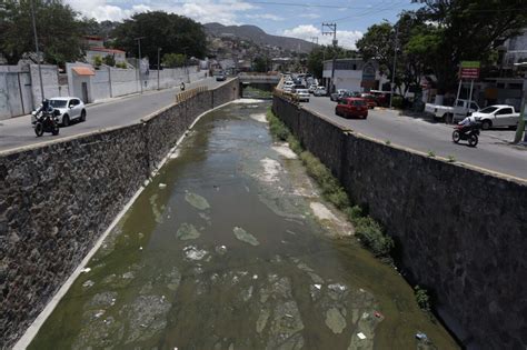 Aumenta el calor malos olores en el río Huacapa que está sin