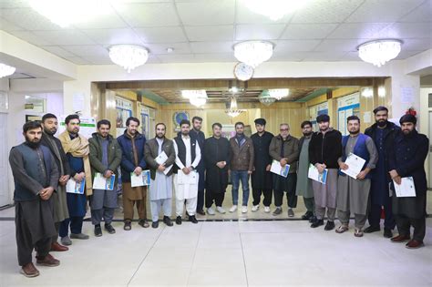 مسعود محمدی اختاپوس تنهایی در اقیانوس زندگی میکرد دل خوشی از نهنگ نداشت نهنگ درخواست بی