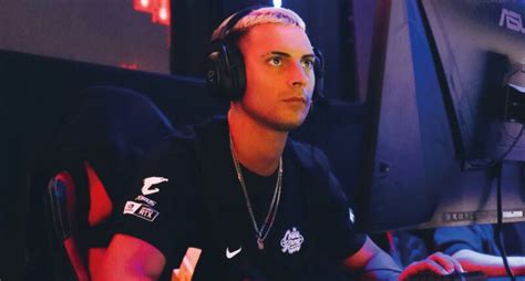 Polémica El Streamer Coscu Es Funado Por Comprometedora Fotografía