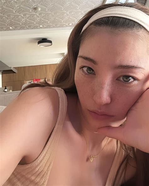 木下優樹菜さんのインスタグラム写真 木下優樹菜instagram「暑すぎて 家ん中で水着。 水浴びながら 家事🧹🧺 灼熱 夏苦手に