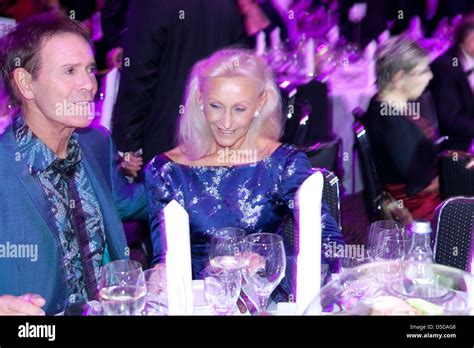 Sir Cliff Richard Patty Parfitt At Deutscher Nachhaltigkeitspreis