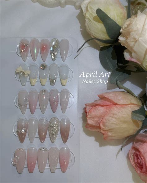 네일리샵 문정역네일•송파네일•잠실네일•문정르피에드 3월아트 봄 냄새 풍기는 디자인 만들어봤어용🕊️ 문정네일 문정동네일 문정역네일 송파네일 잠실네일 장지네일