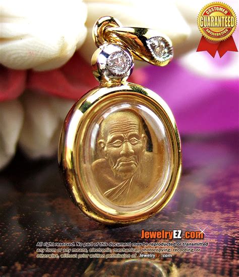 หลวงปู่ทวด รุ่นจตุรภัทร 2544 เนื้อทองคำ เลี่ยมกรอบทองคำฝังเพชรแท้ องค์