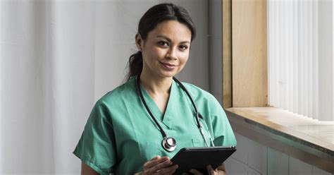 How To Become A Registered Nurse Nursing Faqs Collegeatlas