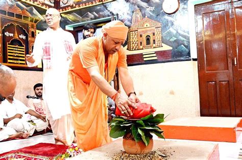 Uttar Pradesh Cm Yogi Adityanath Offers Prayers At Sri Gorakhnath Temple