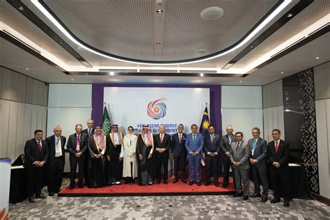 أكوا باور السعودية توقع شراكات استراتيجية مع ماليزيا لدعم تحول الطاقة