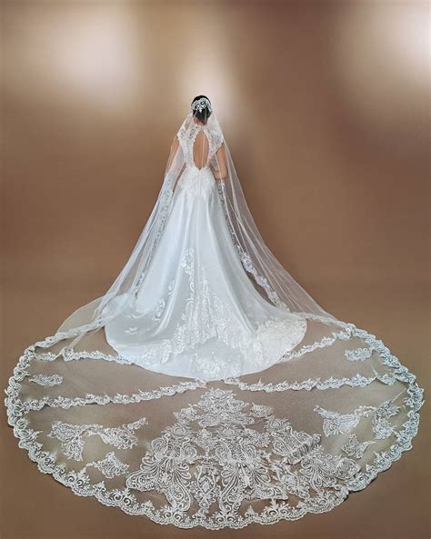 Свадебное платье с кружевным лифом Рамина