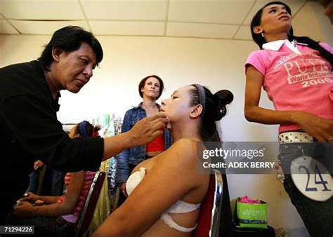 Putri Waria Photos And Premium High Res Pictures Getty Images