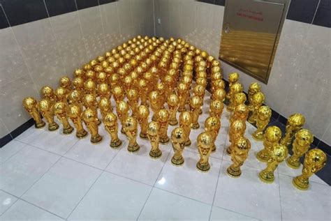 偽造トロフィー144個押収公式レプリカなら110万円も、カタールで聞いた「あなたはいくらで買う？」 2022年11月19日掲載