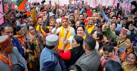 Moderate Polling In Himachal Pradesh As 6592 Brave Cold To Elect New