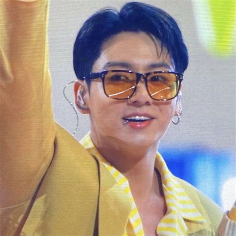 Pin De ― 𝚃𝙴𝚃𝙴 ᰍ 𝖻𝗈̶𝗈 ּ Em Koo ૮っ ` ´ Cა Cabelo Loiro Natural