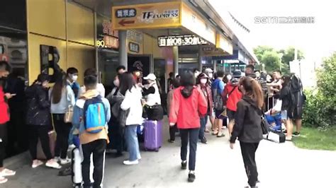 連假首日人潮爆滿！鼓山輪渡站大排長龍 東港碼頭人擠人 生活 三立新聞網 Setncom