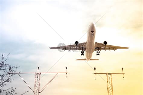 搭乘客用喷气式飞机假期运输喷射客机起落架航空翼展速度航空公司喷射机高清图片下载 正版图片322185095 摄图网