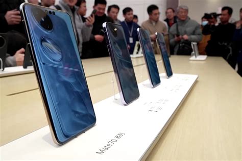 Excited Huawei fans flock to Beijing store to check out new smartphone ...