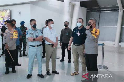 Kapolda NTT Pantau Arus Mudik Di Bandara El Tari ANTARA News