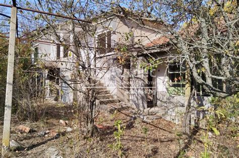 Къща с дворно място в с Ханово Едноетажна къща 90 кв м РЗП 2685 кв м