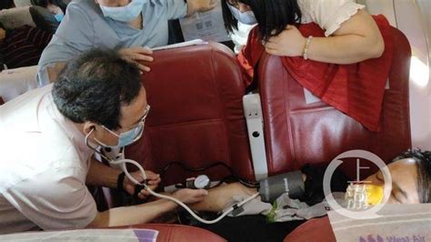 紧急！飞机上乘客突发心脏病 幸运！重庆医生出手5分钟缓解患者宗辉疾病