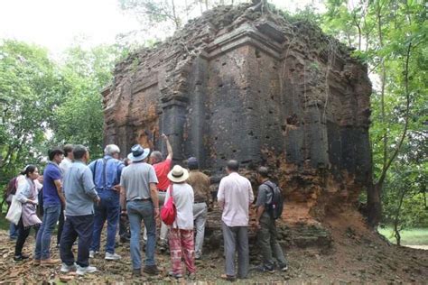 អ្នកជំនាញការអាដហុកអាយស៊ីស៊ី អង្គរចុះពិនិត្យការដ្ឋានជួសជុលប្រាសាទមុនប្រជុំបច្ចេកទេស សុីសុីថាមស៍