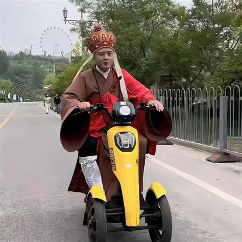 头像越怪长得越帅图片