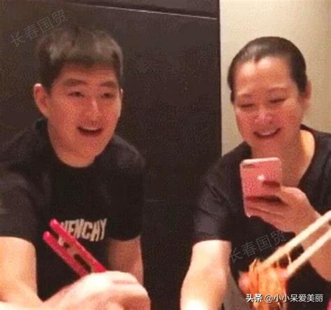 趙本山的現任妻子馬麗娟五十多歲了，非常的親近和平易近人 每日頭條