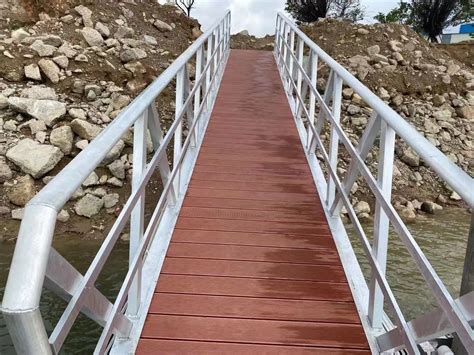 Aluminum Structure Floating Pontoon Dock With Pile Guide Aluminum