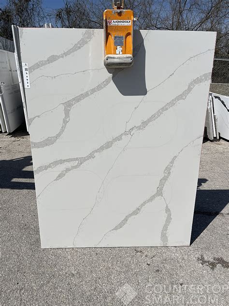 Calacatta Sevella Quartz Countertop Remnant 63x60 Polished 30cm