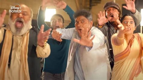 Rajpal Yadav Johnny Lever Saurabh Shukla Argue Over Who Is The Baap
