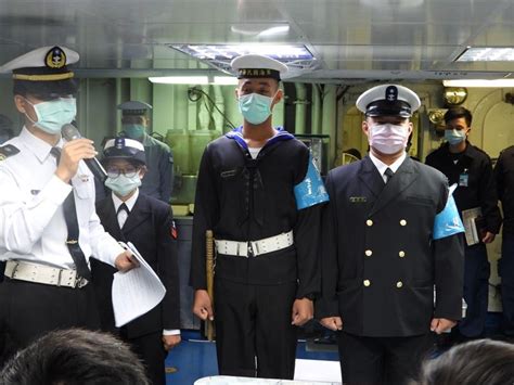 鳳陽軍艦警衛勤務示範 強化應變能力 即時軍聞 鳳陽軍艦警衛勤務示範 強化應變能力 青年日報