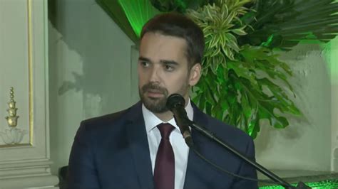 Após decisão difícil Eduardo Leite oficializa renúncia a governo do RS CNN Brasil