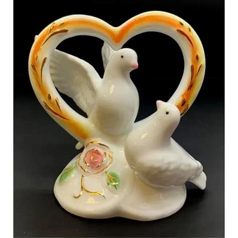 Голуби с сердцем фарфор 28027a — цена 535 грн в каталоге Статуэтки