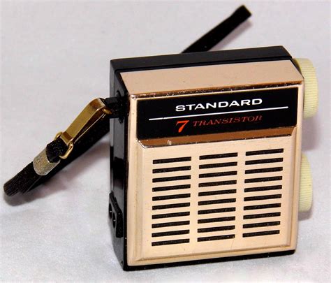 Vintage Standard Micronic Ruby Micro Transistor Radio Sr G433