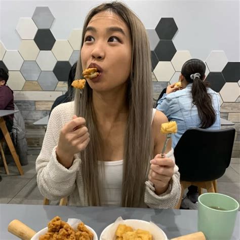 Miss Szeto • Threads Say More