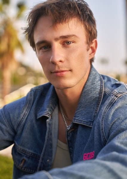 Drew Starkey Fan Casting