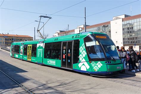 고무 타이어 트램 Tranvia Di Padova Type Translohr 이탈리아 파도바의 기차역 대중 교통 0명에 대한