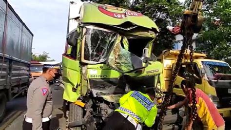 Kecelakaan Beruntun 5 Kendaraan Di Lamongan Sopir Truk Luka Parah