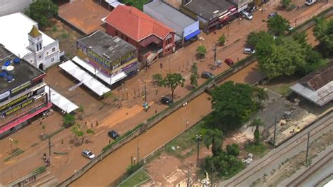 Temporal provoca alagamentos na Grande SP caminhoneiros ficam ilhados em Caieiras São Paulo G