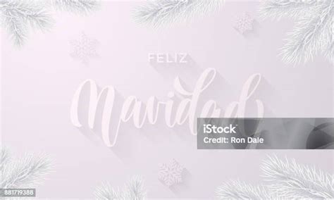 하얀 눈 서 리 배경에 Feliz Navidad 스페인어 메리 크리스마스 휴일 눈송이 장식 냉동된 얼음 서 예 글꼴 및 얼음 전나무 분기 크리스마스 또는 새 해 인사 카드