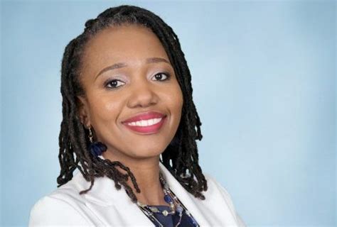 Ivete Meque Lança Livro “de Stress” Sobre Cuidados Com A Saúde Mental E Prevenção Do Burnout