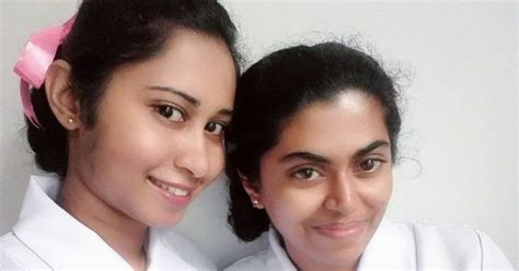 Sinhala Wala හොස්පිට්ල් එකක වැඩ කරන නර්ස්ලා දෙන්නෙක්