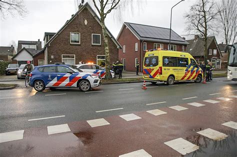 Scooterrijdster Gewond Bij Botsing Met Stilstaande Auto In Apeldoorn